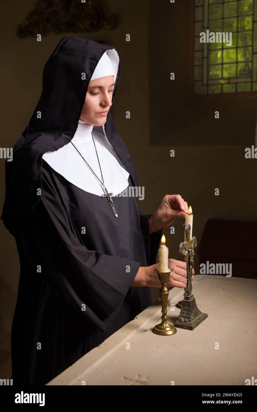 Woman nun costume habit hi-res stock photography and images - Alamy