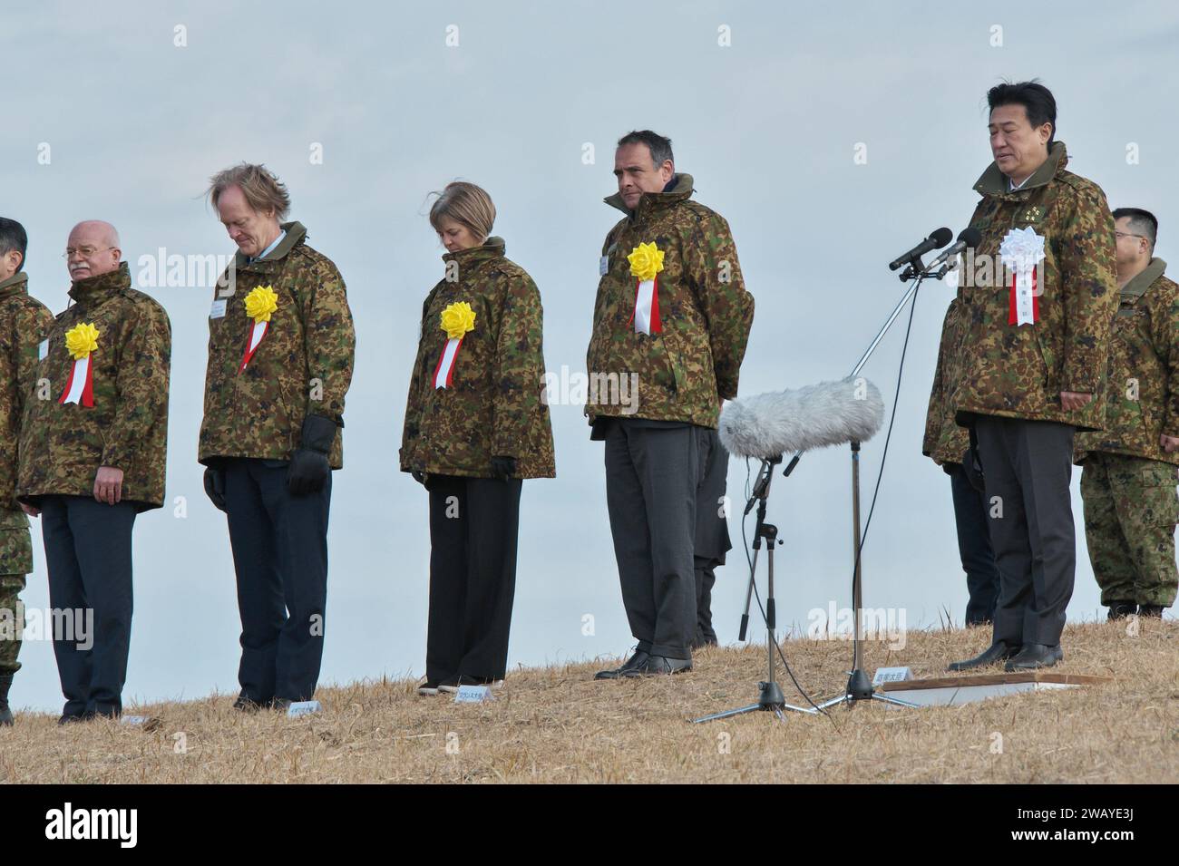 (L-R)German Ambassador to Japan Clemens von Goetze, Canadian ambassador ...