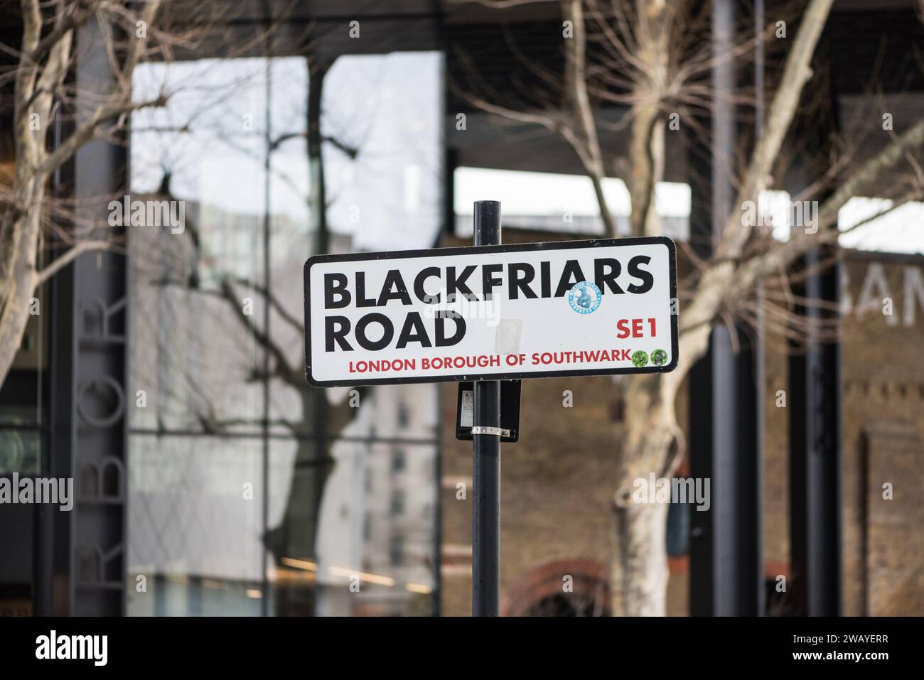 Southwark road sign hi-res stock photography and images - Alamy