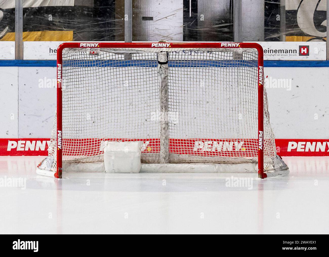 Muenchen, Deutschland. 07th Jan, 2024. Leeres Eishockeytor, Symbolfoto ...