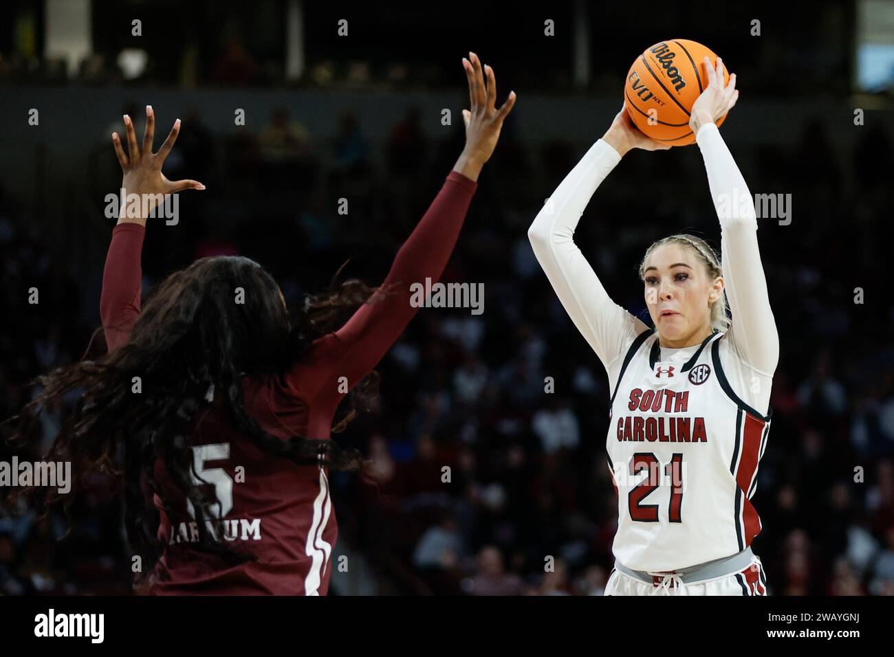 South Carolina forward Chloe Kitts (21) looks to pass over Mississippi ...