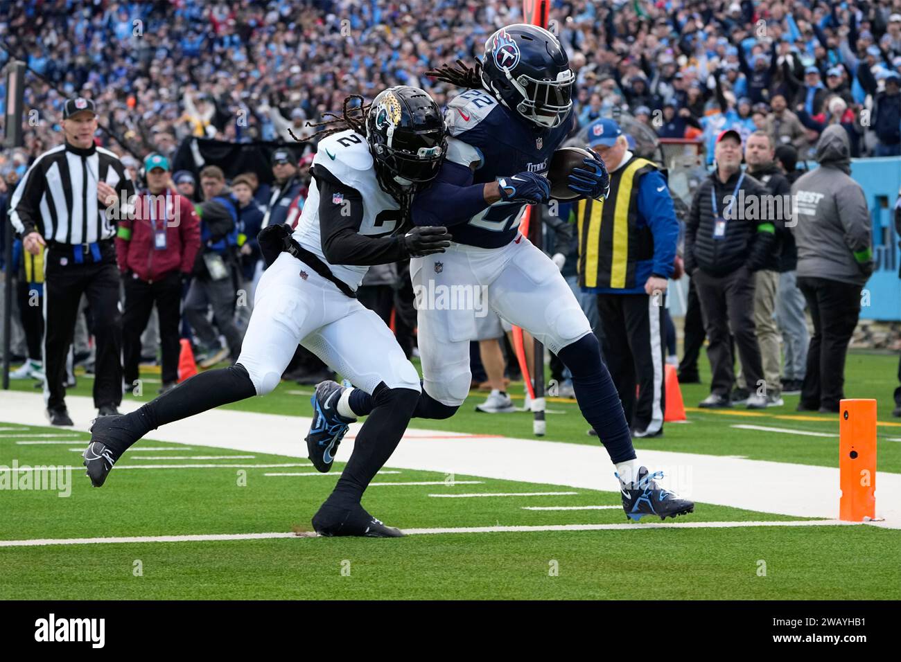 Tennessee Titans running back Derrick Henry (22) runs for a touchdown ...