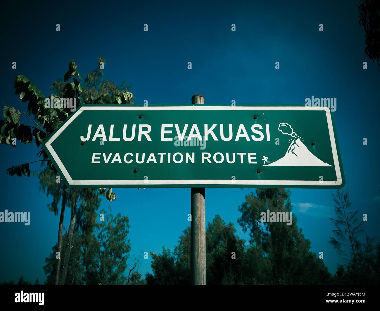 Warning sign at Kawah Ijen volcano, Java Stock Photo - Alamy
