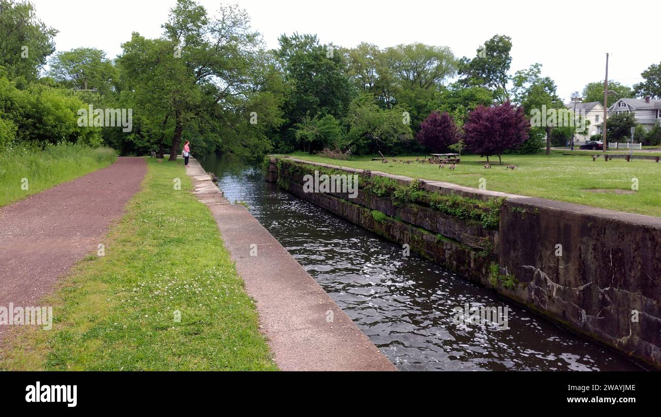 Delaware and Raritan Canal State Park Trail, near Bound Brook, NJ, USA ...