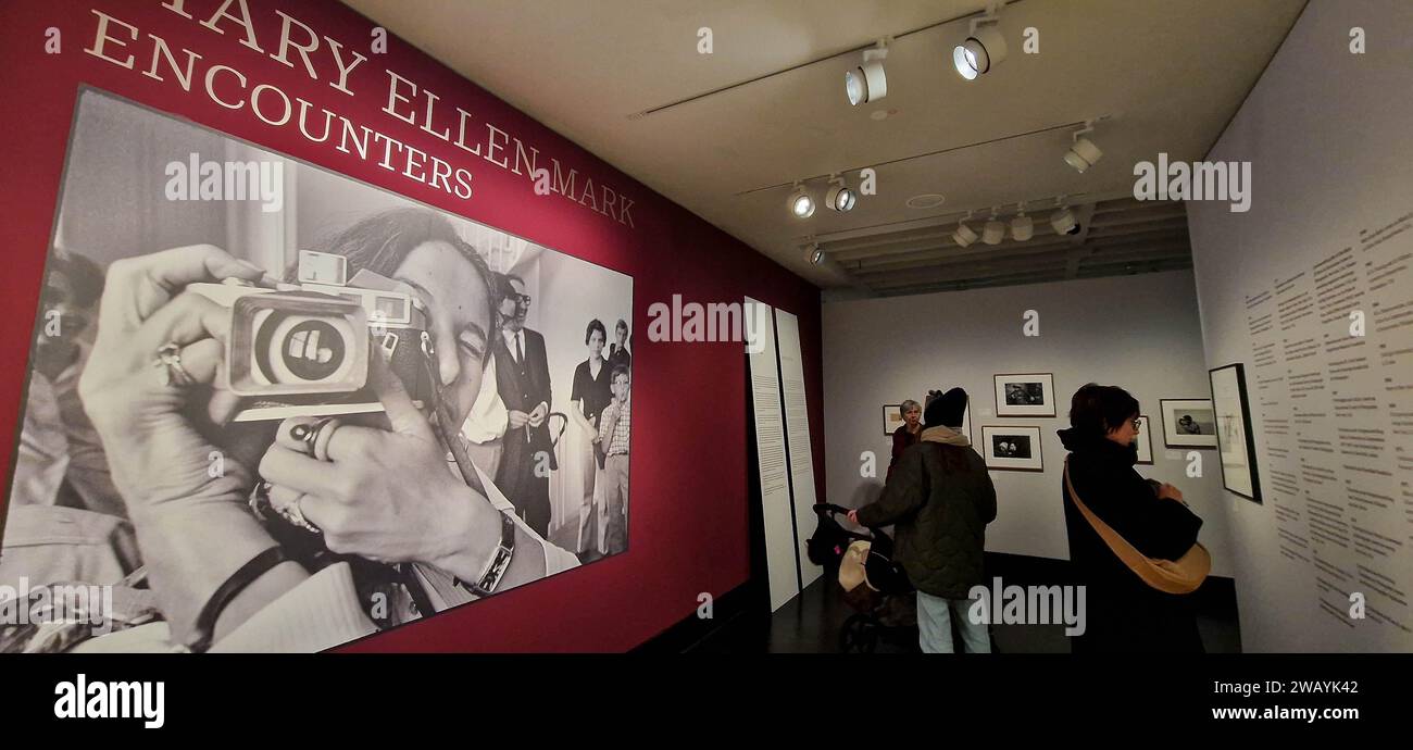 "Encounters", American photographer Mary Ellen Mark exhibition at C/O ...