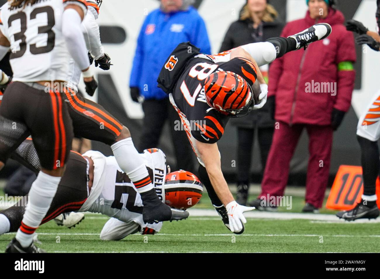 Cincinnati Bengals tight end Tanner Hudson (87) is upended by Cleveland ...
