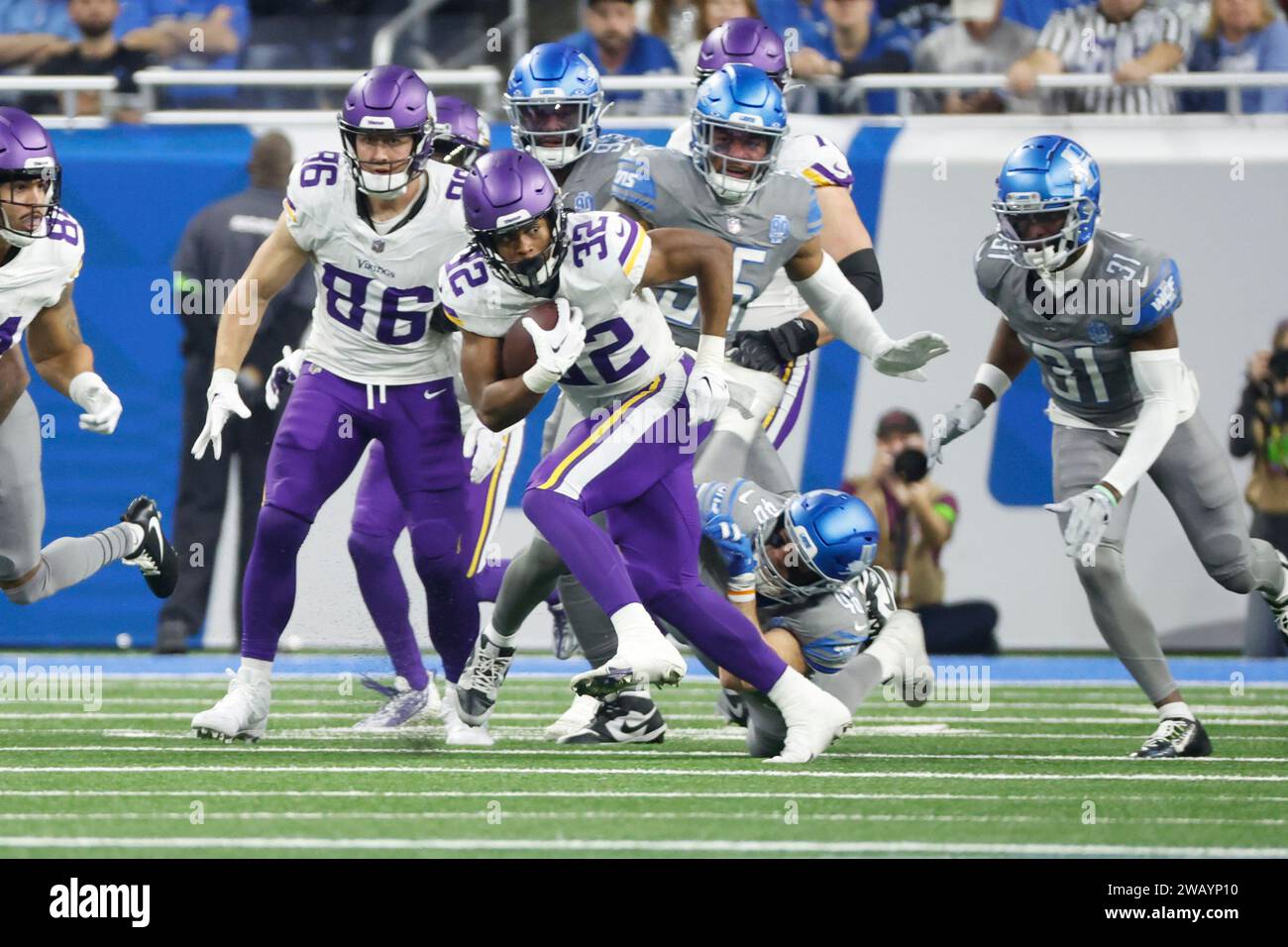 Minnesota Vikings running back Ty Chandler (32) rushes against the ...