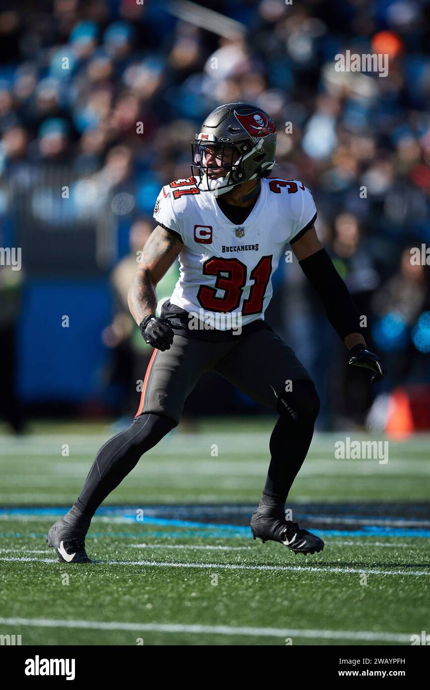 Tampa Bay Buccaneers safety Antoine Winfield Jr. (31) drops back into coverage during an NFL ...