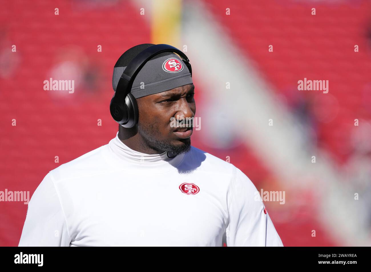 San Francisco 49ers wide receiver Deebo Samuel warms up before an NFL ...