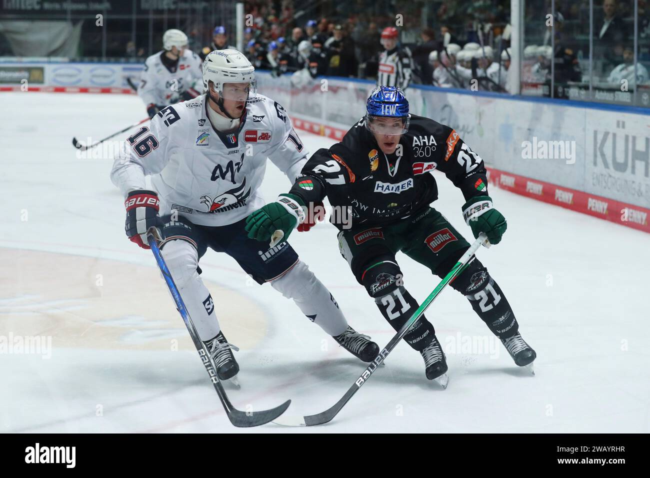 Max gildon hi-res stock photography and images - Alamy