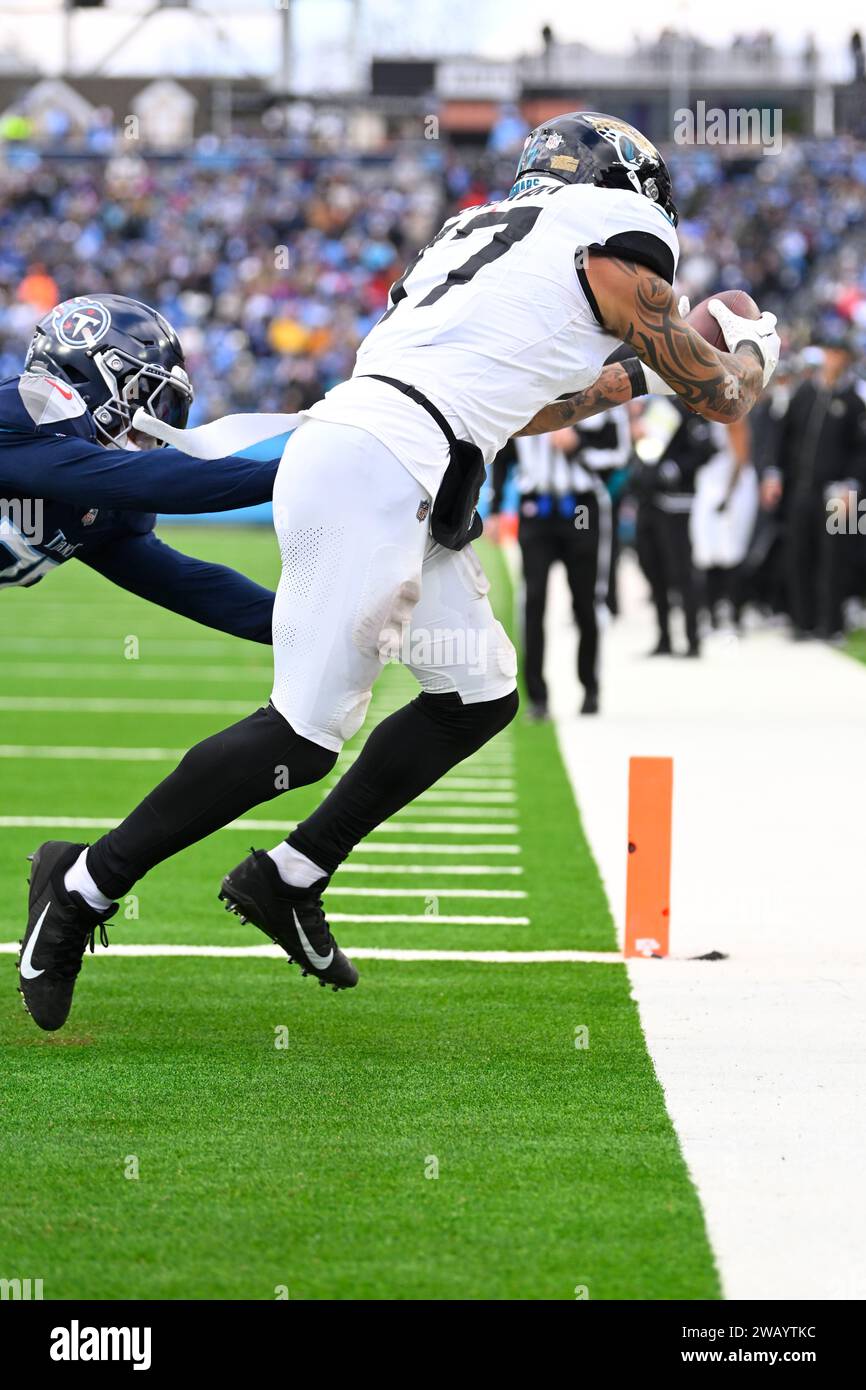 Jacksonville Jaguars tight end Evan Engram (17) catches a touchdown ...