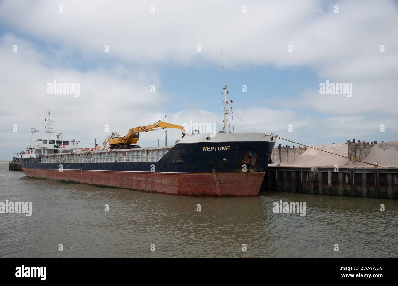 Loading gravel into the cargo ship at the harbor Stock Photo - Alamy