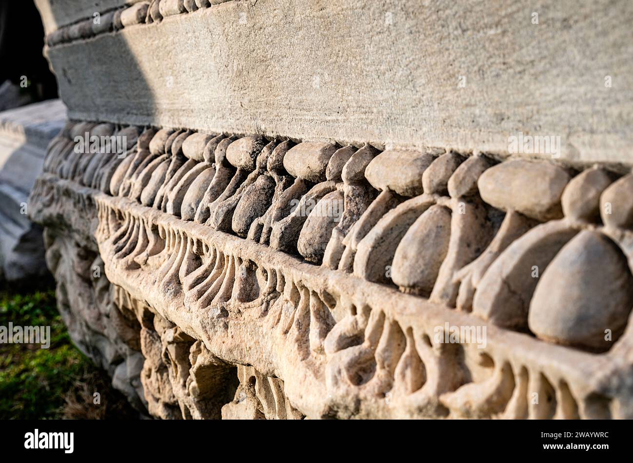Ruins columns found in hi-res stock photography and images - Alamy