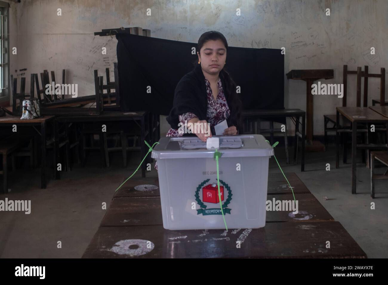 Dhaka, Bangladesh. 07th Jan, 2024. A woman casts her vote into a ballot ...