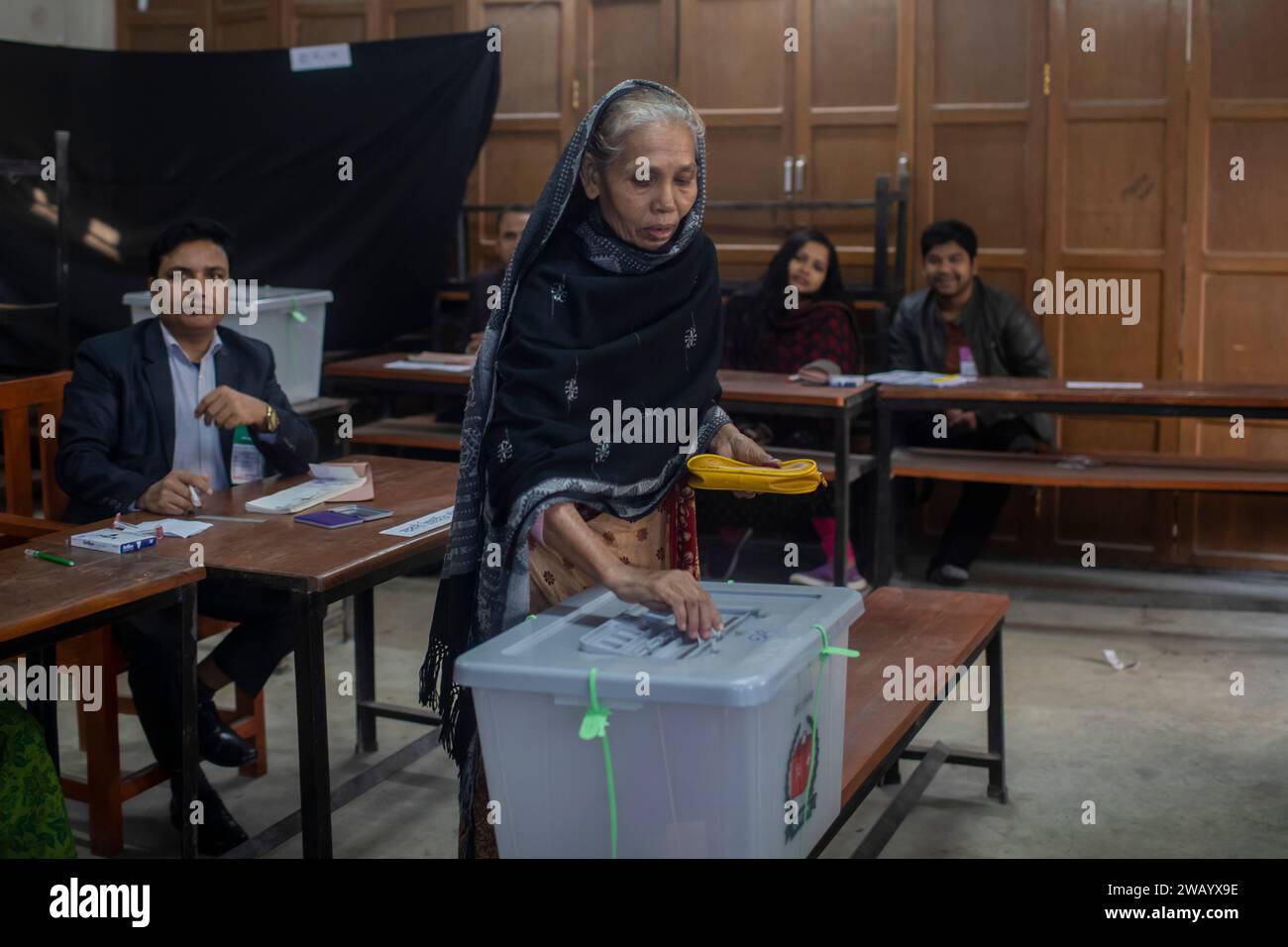 Dhaka, Bangladesh. 07th Jan, 2024. A woman casts her vote into a ballot ...