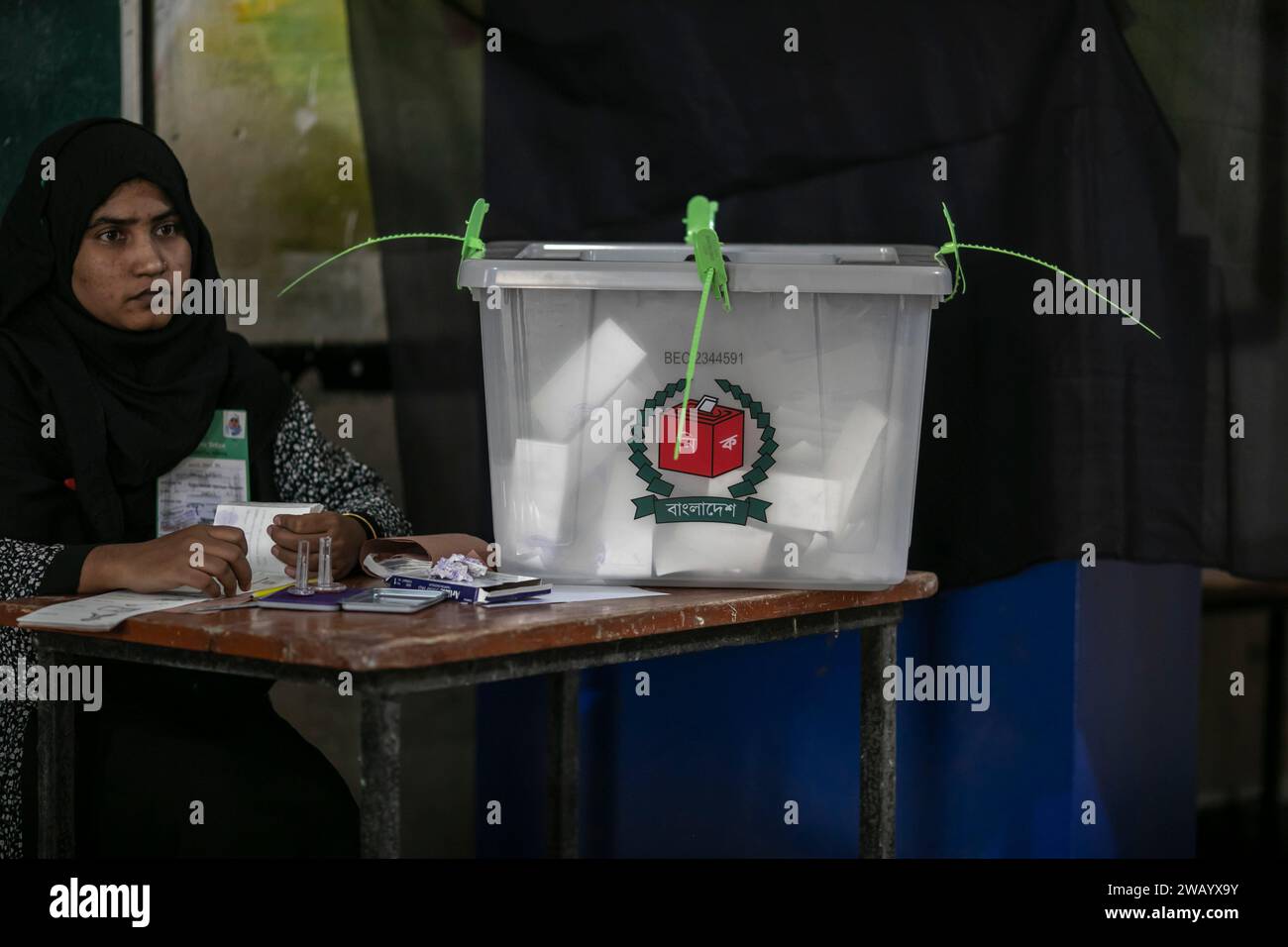 Bangladeshs 12th national parliament elections hi-res stock photography ...