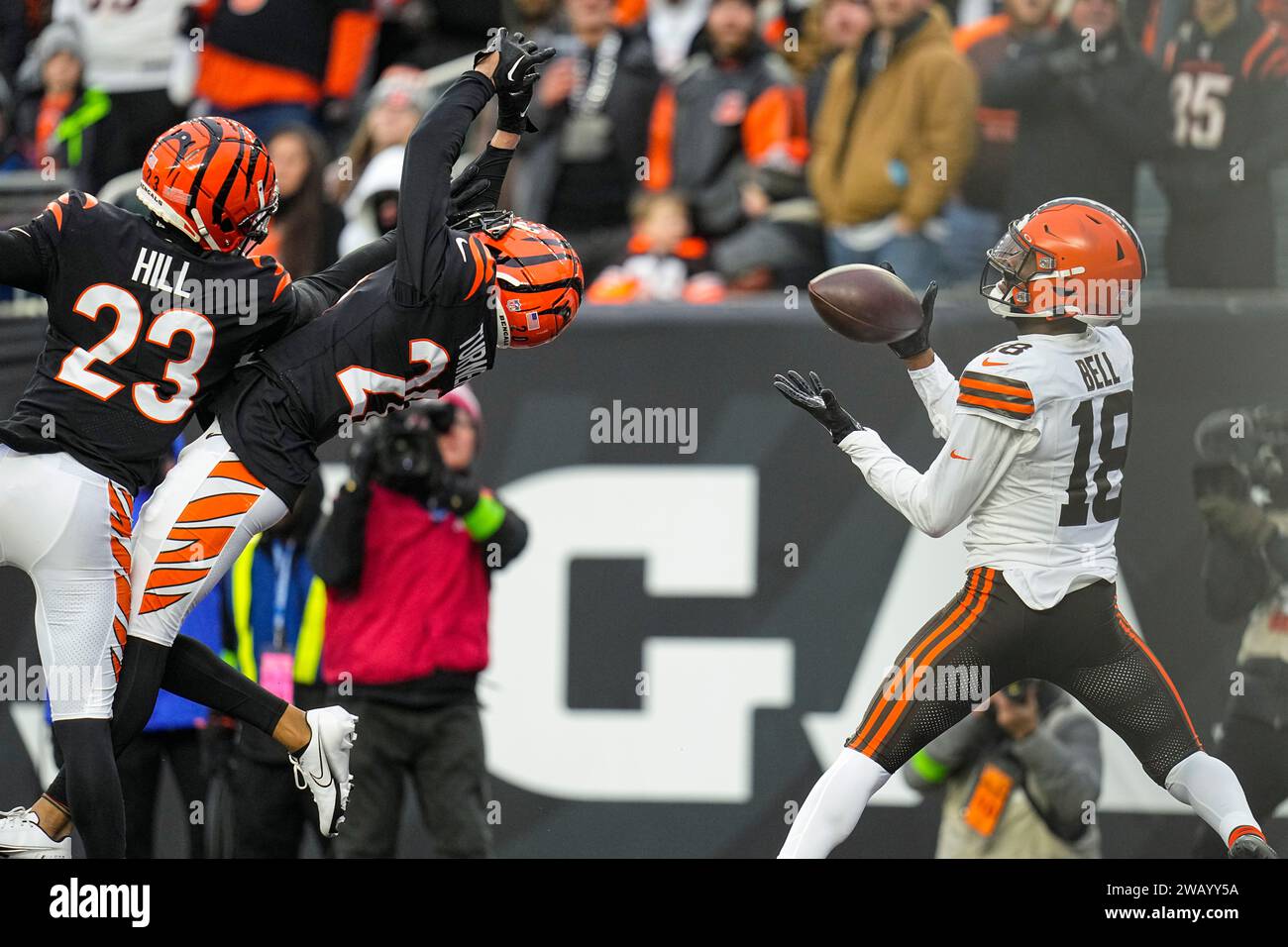 Cleveland Browns wide receiver David Bell (18) makes a catch for a ...