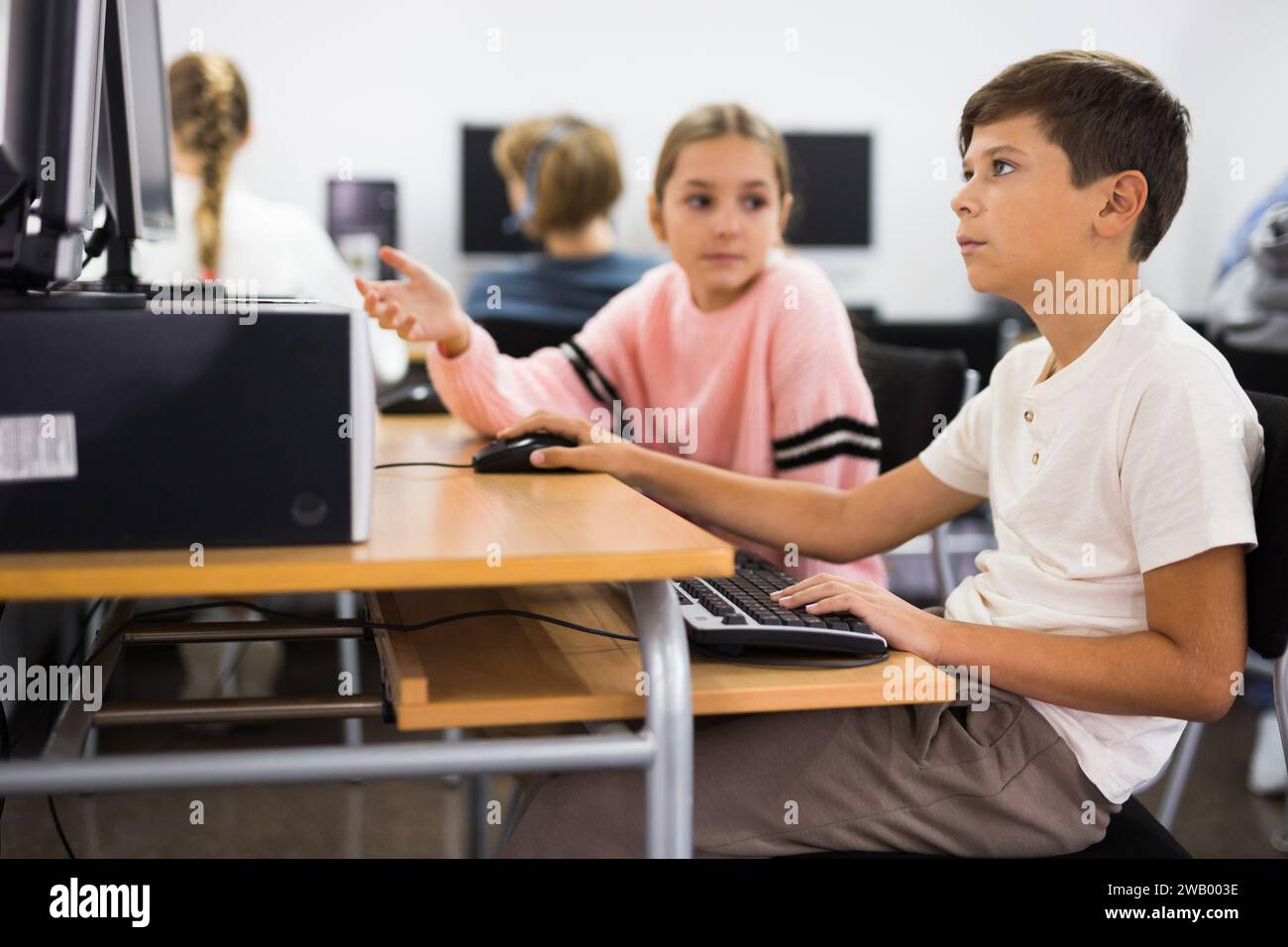 Portrait of a ten-year-old schoolboy at a computer Stock Photo - Alamy