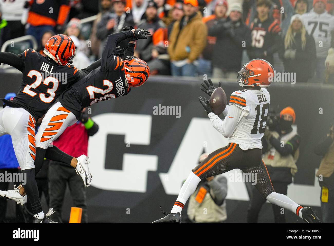 Cleveland Browns wide receiver David Bell (18) makes a catch for a ...
