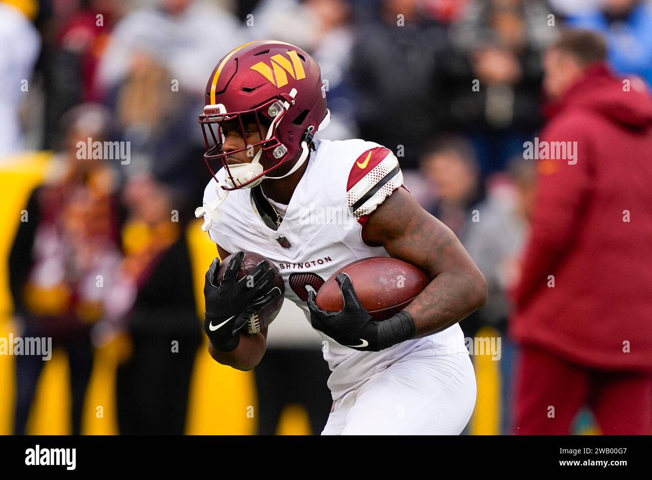 Washington Commanders running back Brian Robinson Jr. (8) during ...