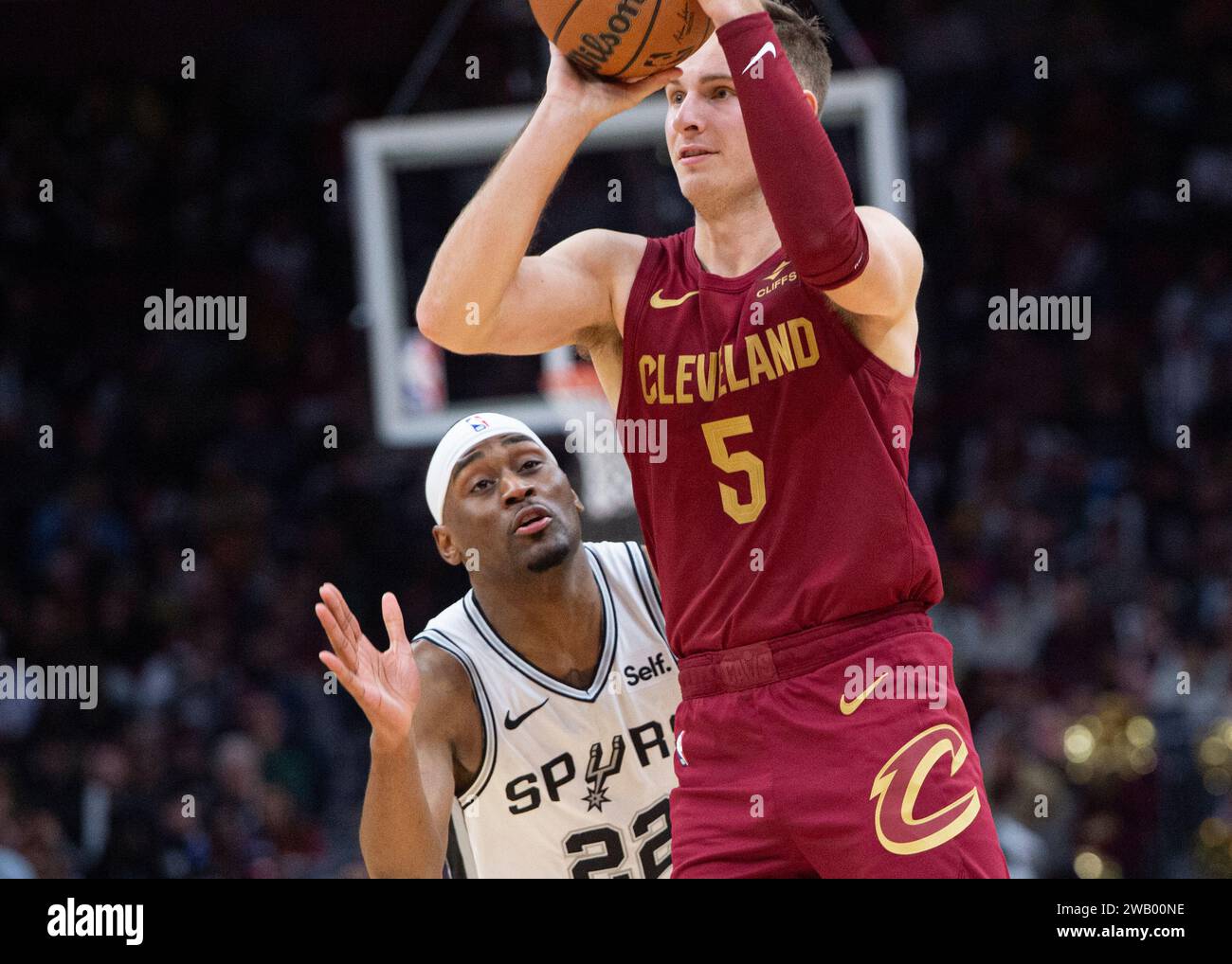 Cleveland Cavaliers' Sam Merrill (5) shoots as San Antonio Spurs ...
