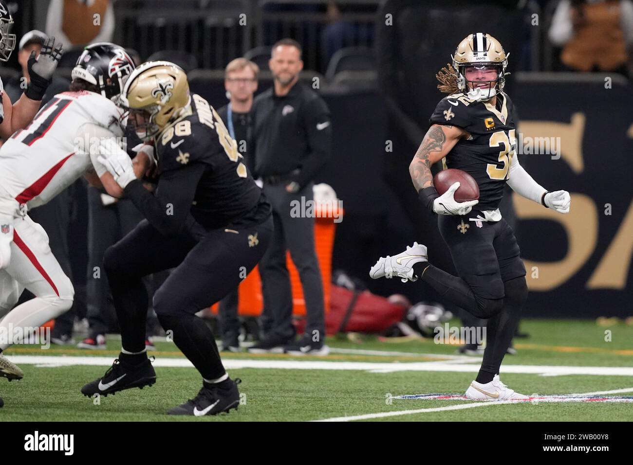 New Orleans Saints safety Tyrann Mathieu (32) runs the ball after he ...