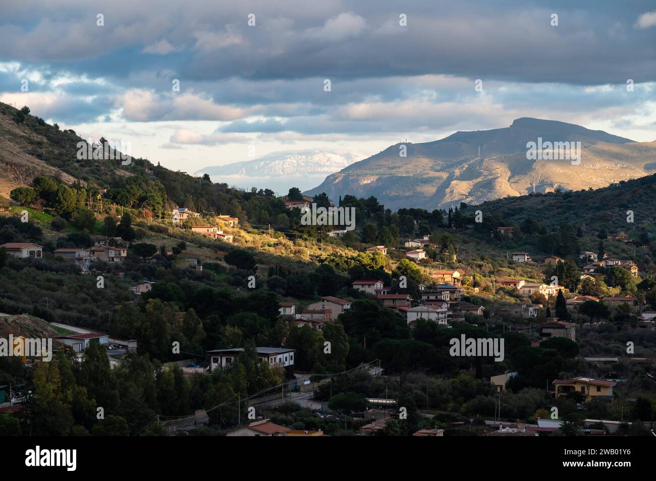 Mountain villages sicily hi-res stock photography and images - Alamy