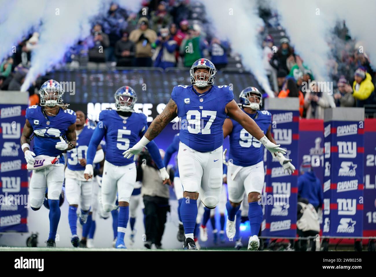 New York Giants defensive tackle Dexter Lawrence II (97) leads the ...