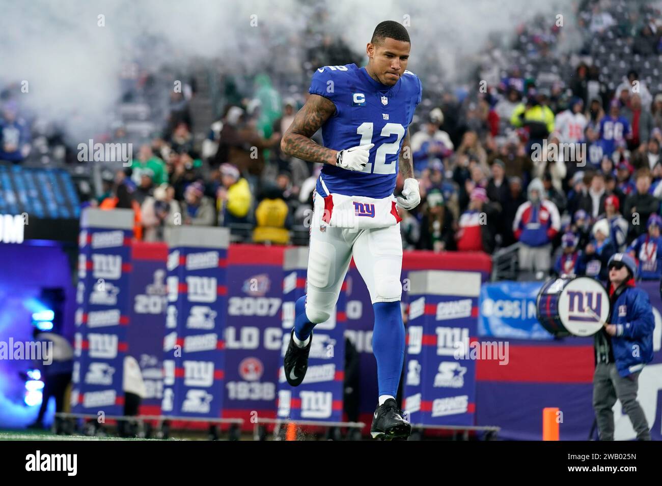 New York Giants tight end Darren Waller (12) enters the field to play ...