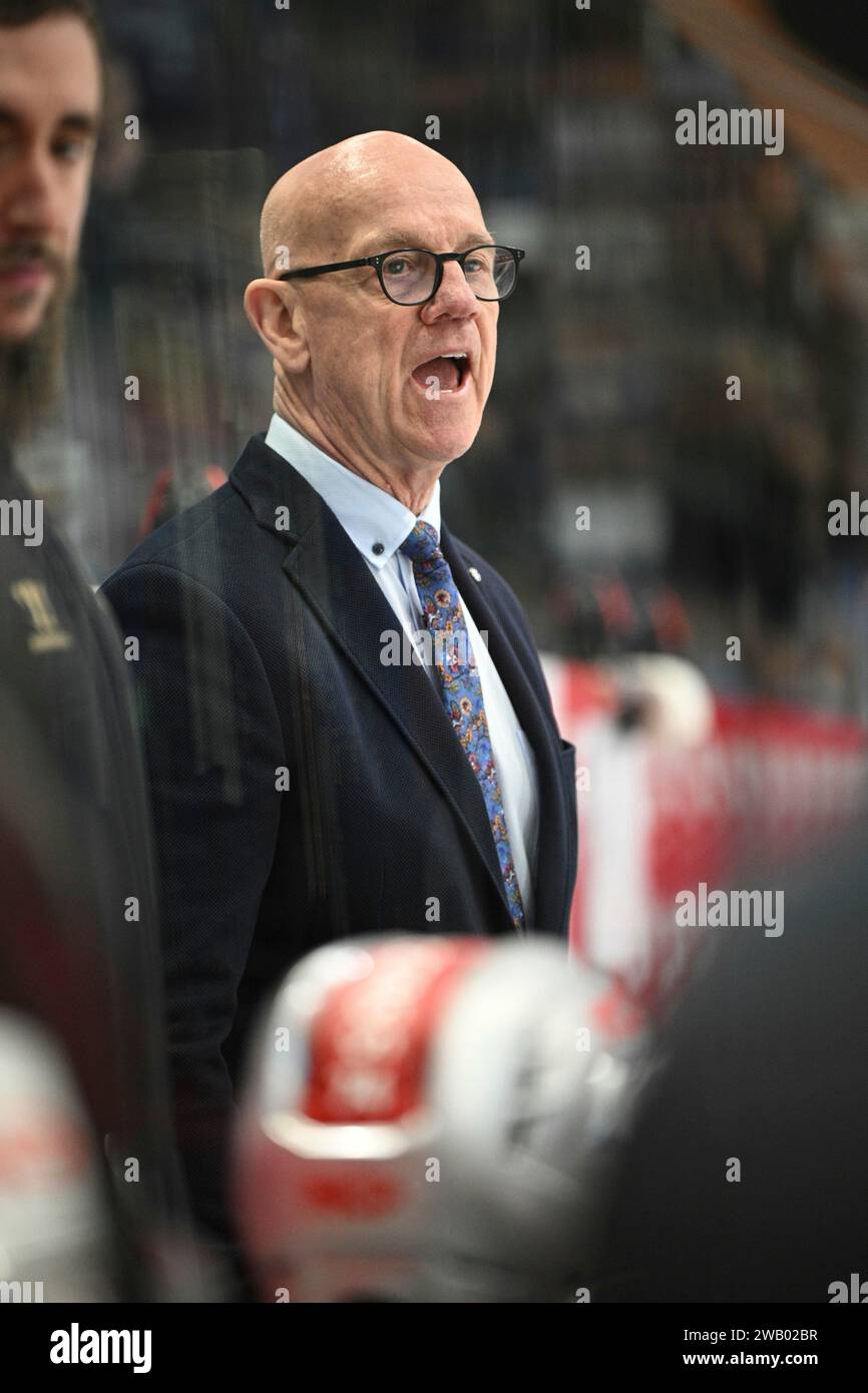 Schwenningen, Deutschland. 07th Jan, 2024. Tom Rowe (Cheftrainer ...
