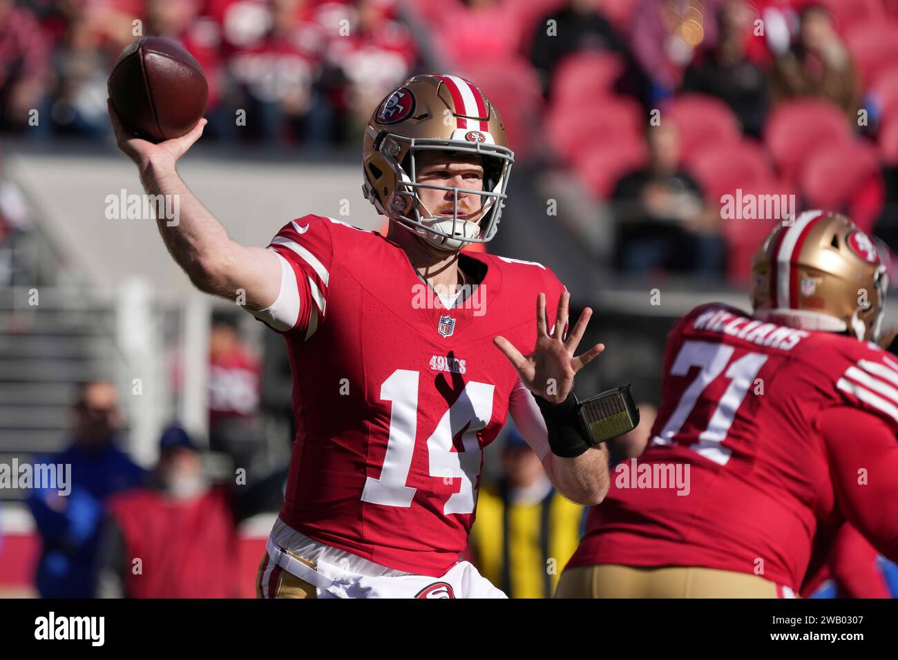 San Francisco 49ers quarterback Sam Darnold (14) passes against the Los ...