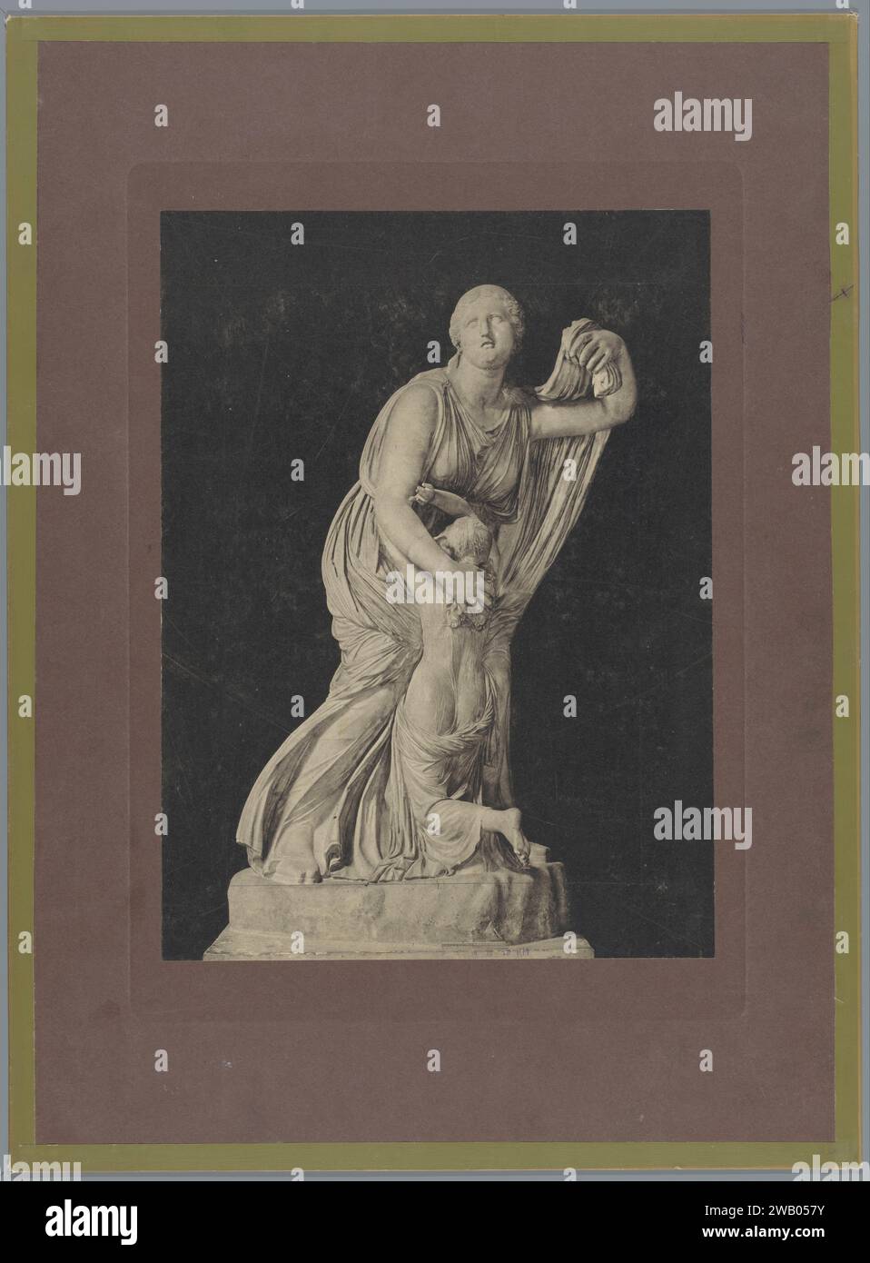 Sculpture of niobe with her daughter hi-res stock photography and ...