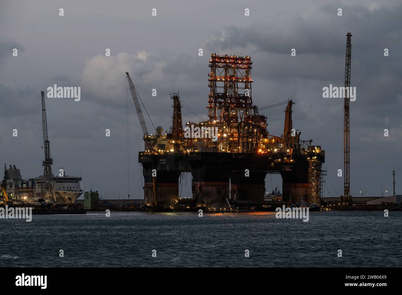 Deepwather hi-res stock photography and images - Alamy