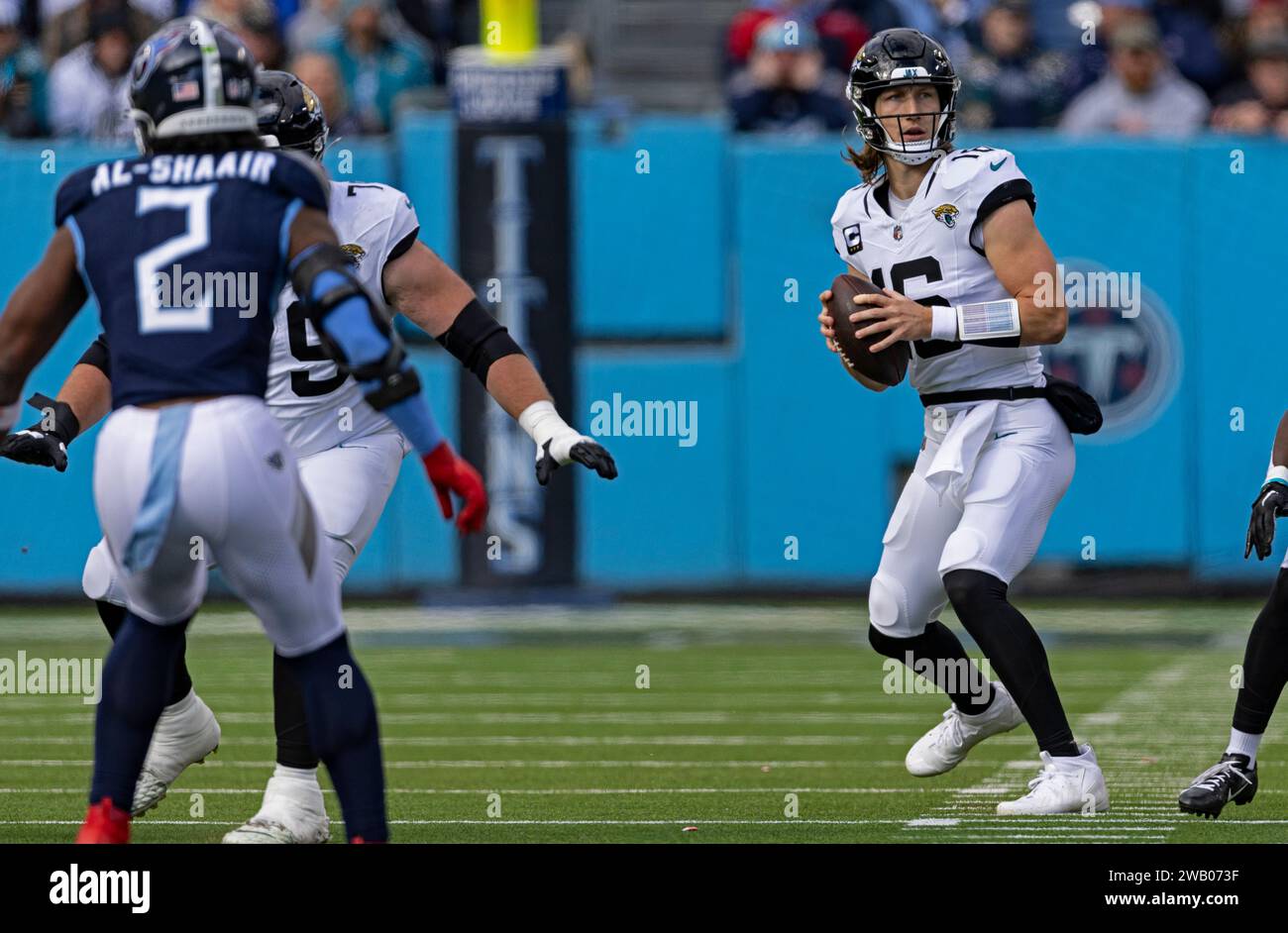 Jacksonville Jaguars quarterback Trevor Lawrence (16) looks for a ...