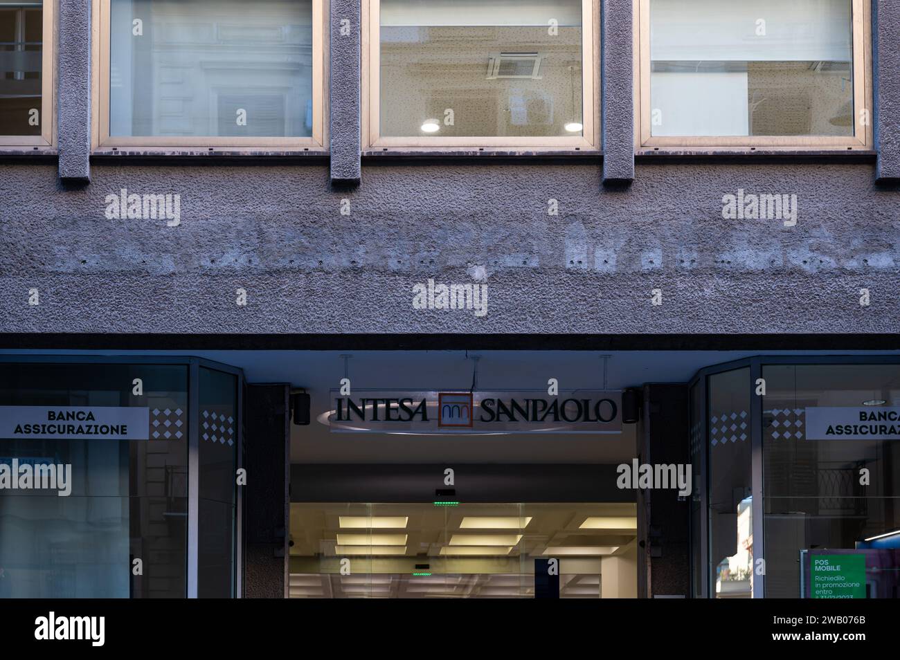 Italy bank employee hi-res stock photography and images - Alamy