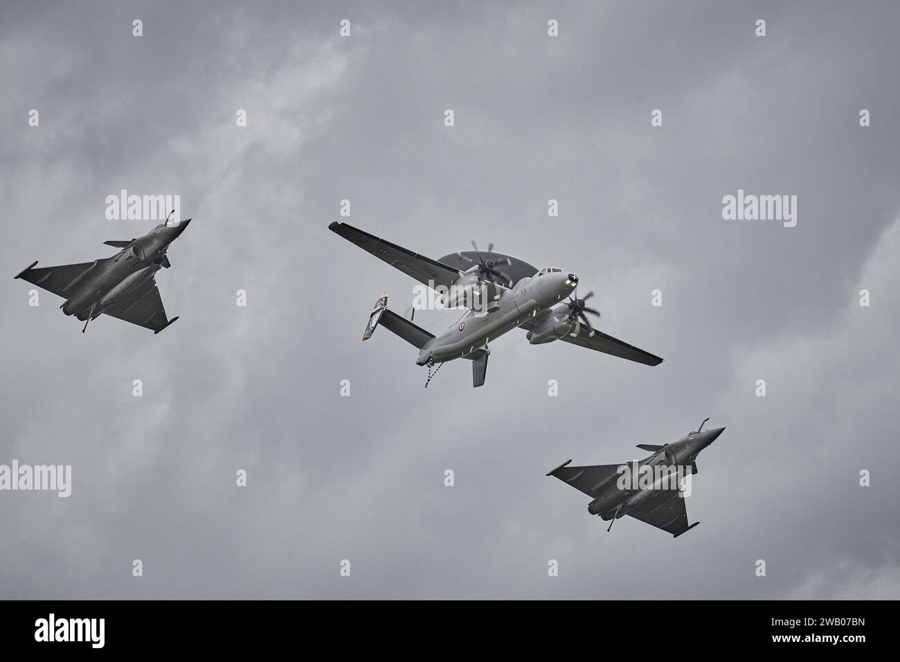 Supersonic maneuver hi-res stock photography and images - Alamy