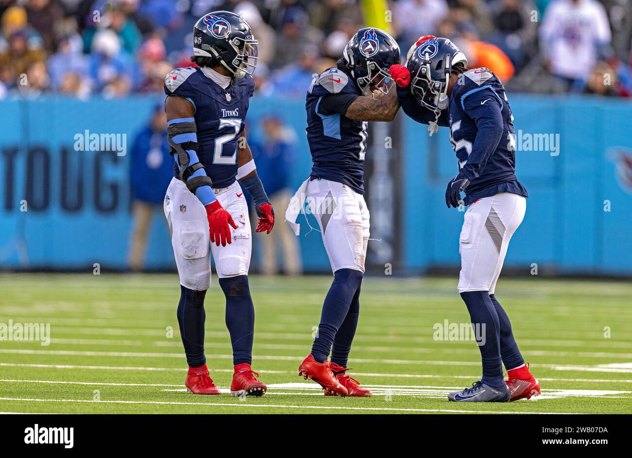Tennessee Titans cornerback Sean Murphy-Bunting (0) and safety K'Von ...