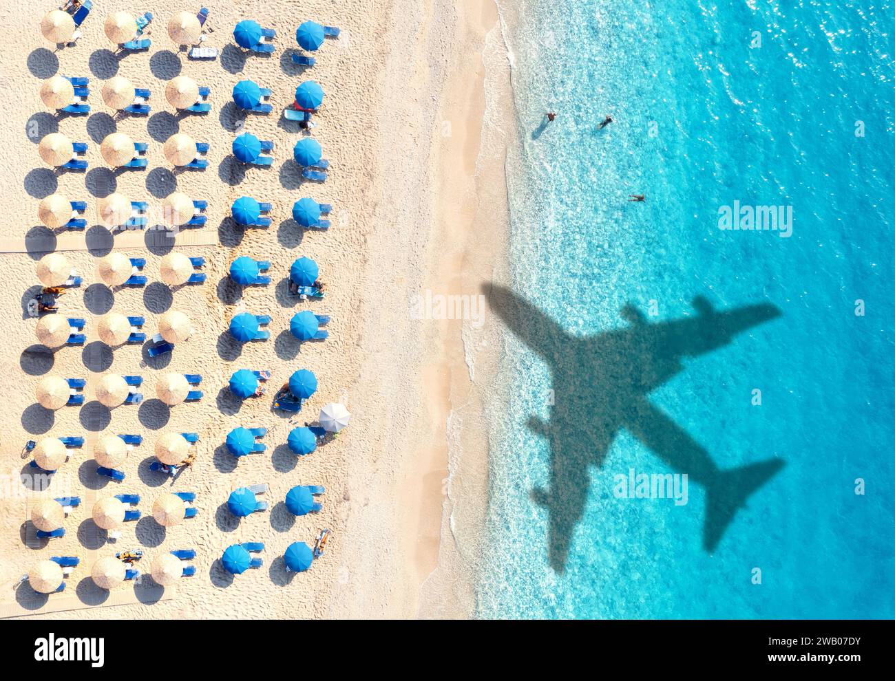 Shadow flying airplane aircraft hi-res stock photography and images - Alamy