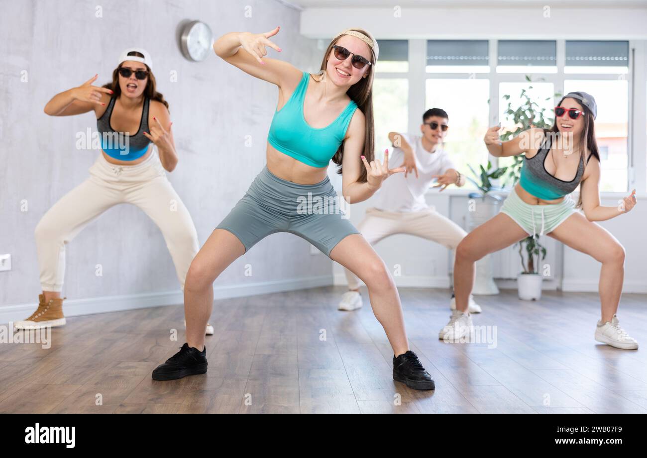 Dance practice girl band hi-res stock photography and images - Alamy