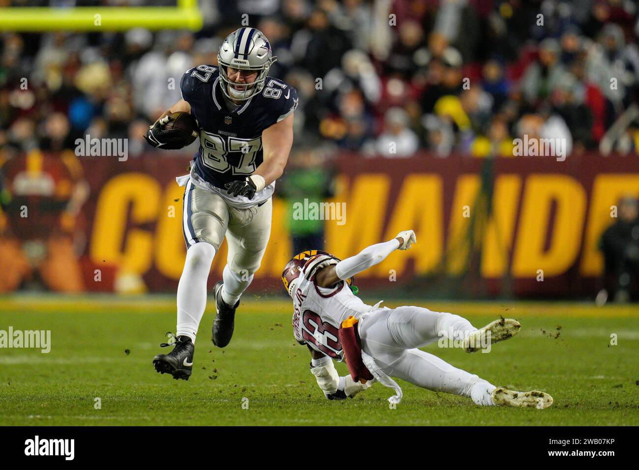 Dallas Cowboys tight end Jake Ferguson (87) carries the ball against ...