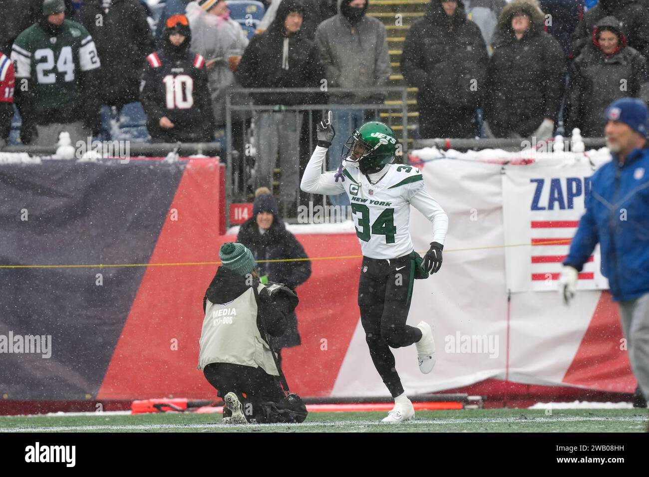 New York Jets cornerback Justin Hardee (34) runs onto the field prior ...