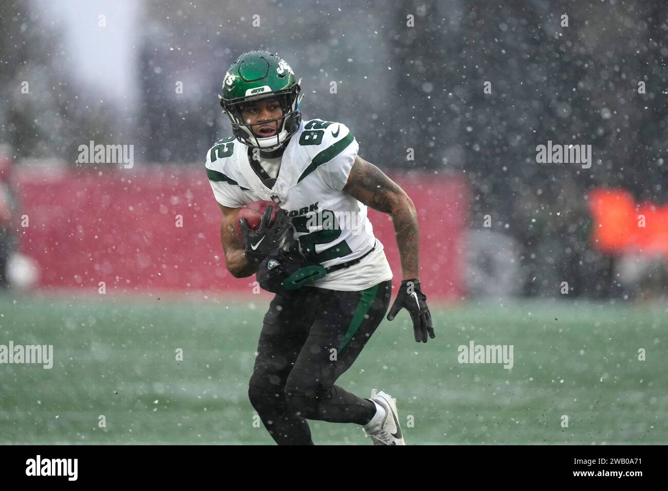New York Jets wide receiver Xavier Gipson (82) runs with the ball ...