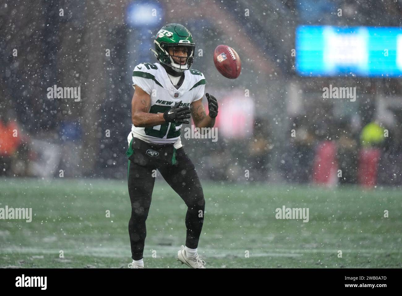 New York Jets wide receiver Xavier Gipson (82) waits for the ball ...