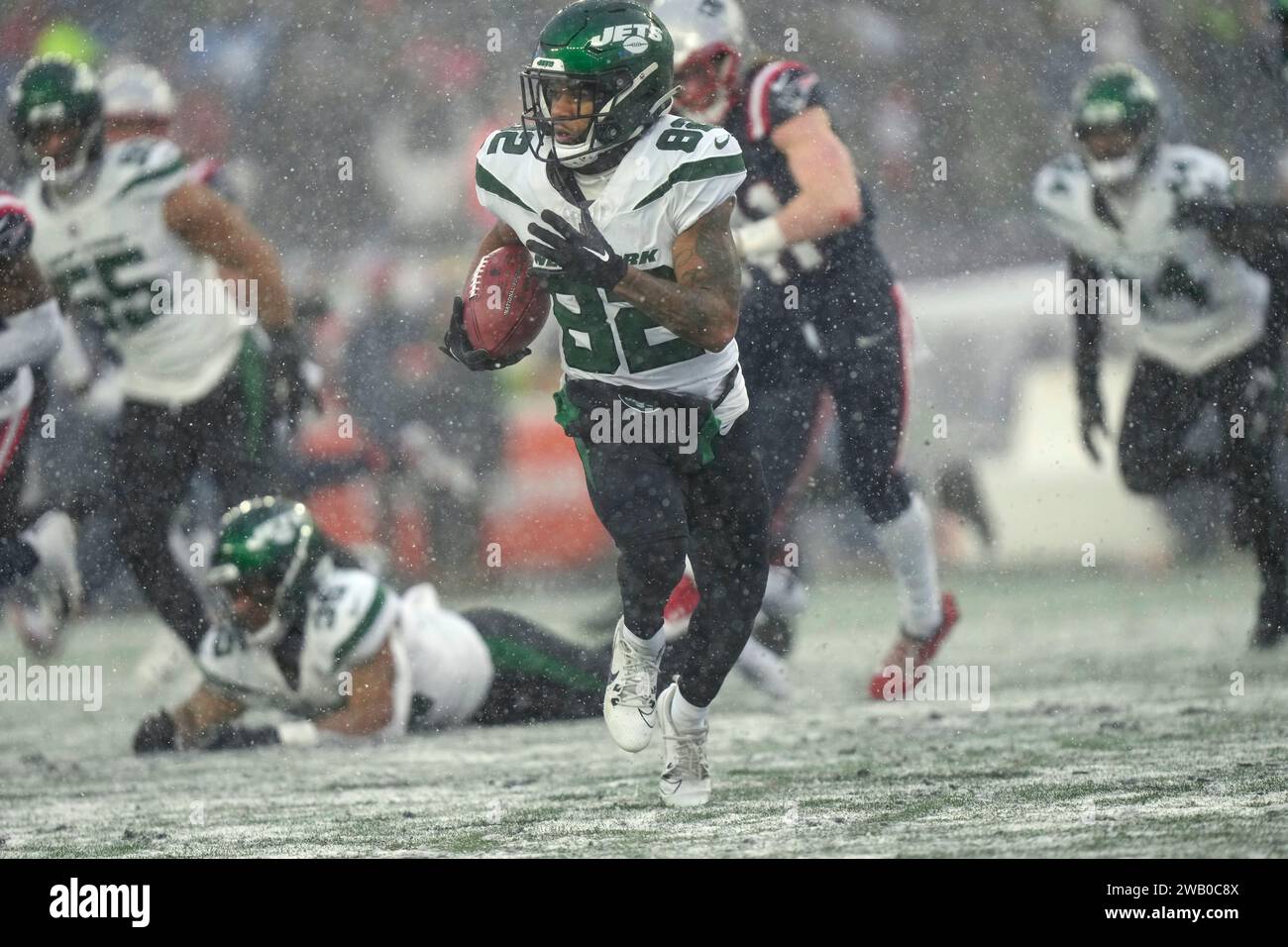 New York Jets wide receiver Xavier Gipson (82) runs with the ball ...