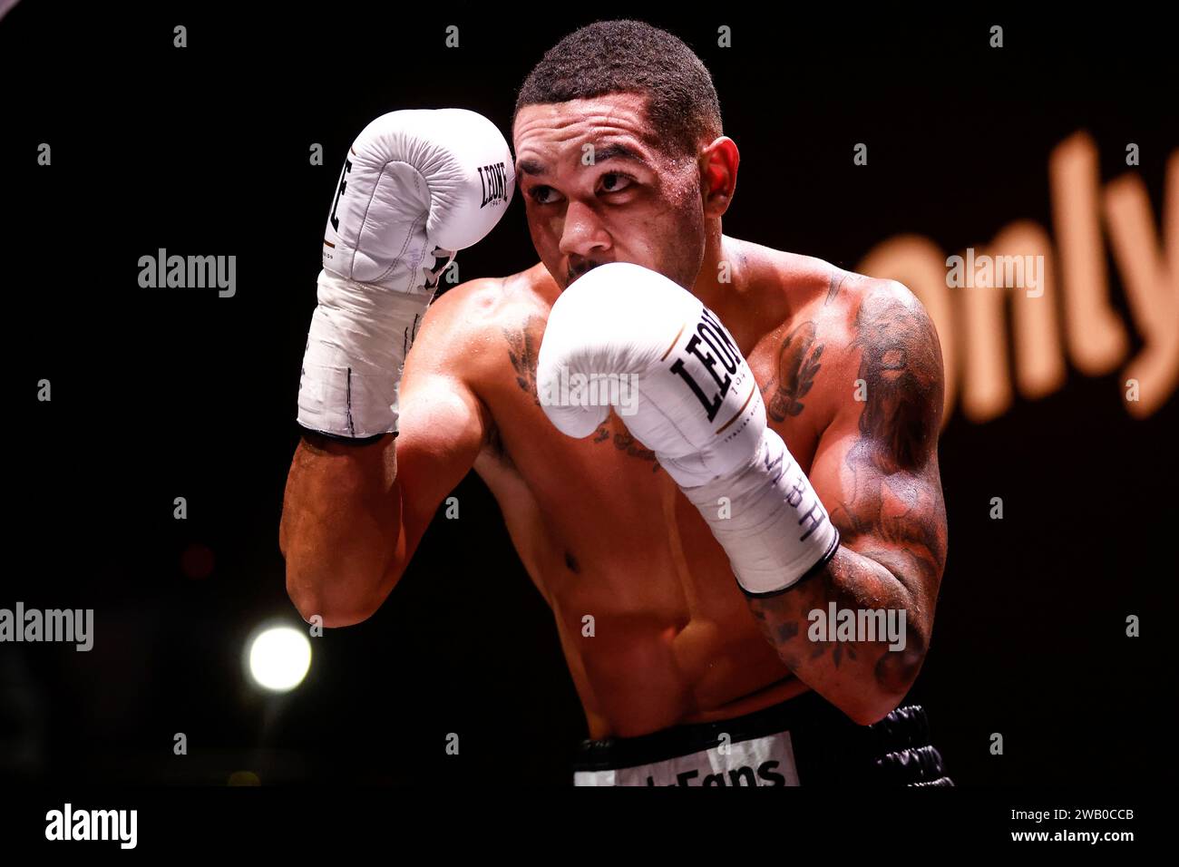 Jonathan "Maravilla" Alonso in action during the WBA (World Boxing ...
