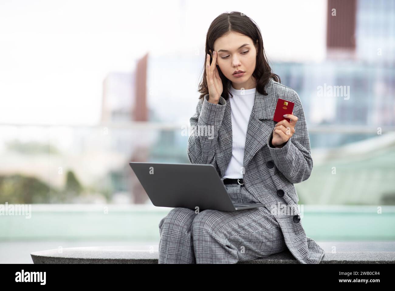 Scam employee hi-res stock photography and images - Alamy
