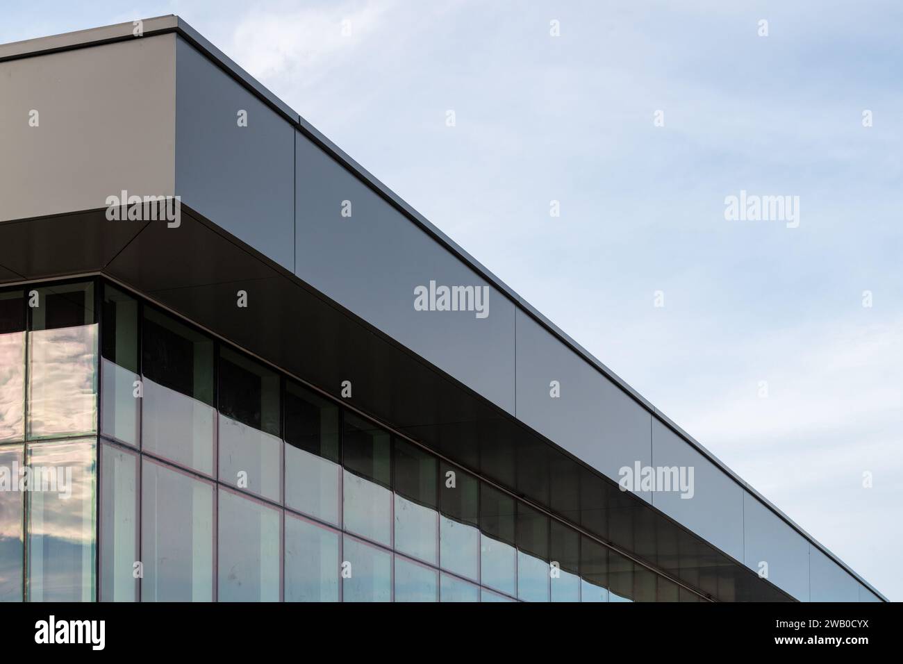 Aluminium composite panel cladding hi-res stock photography and images ...