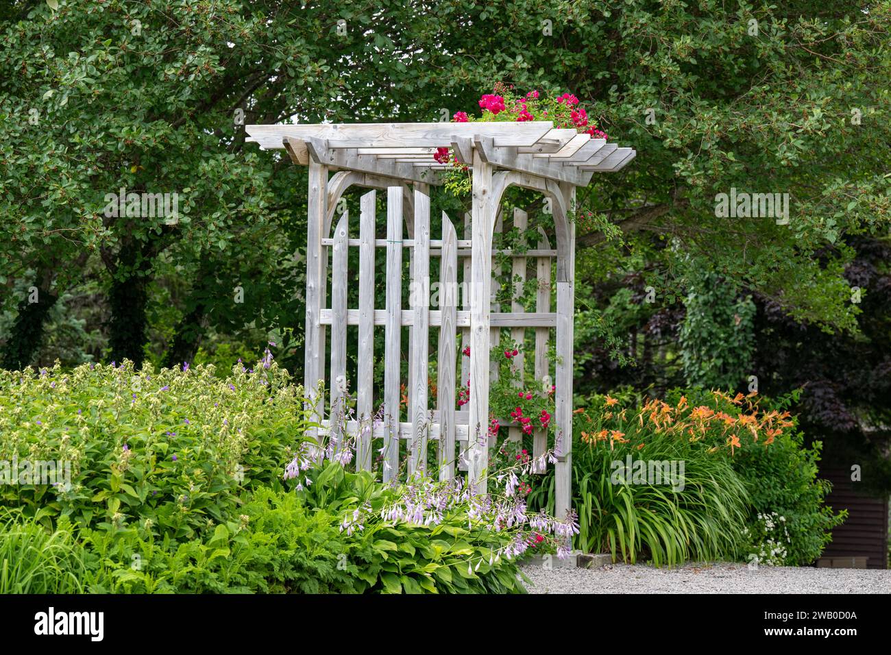 Curved front yard path hi-res stock photography and images - Alamy