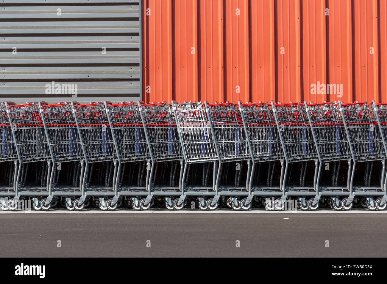 Push carts hi-res stock photography and images - Alamy