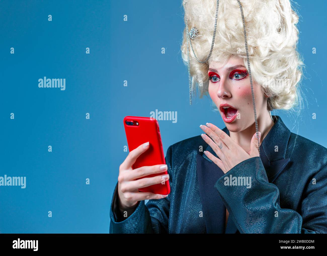 Royal Online Shopping Funny Princess Queen Wearing Vintage Royal Wig With Red Makeup Woman